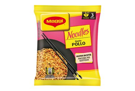 Noodles maggi al pollo con zenzero e mandorle